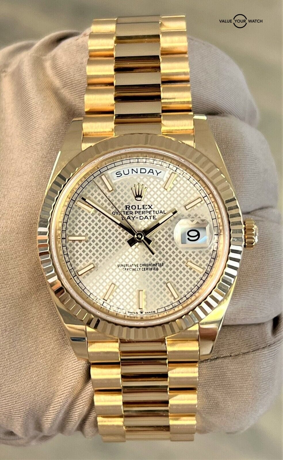 Rolex 228238 Day-Date 40mm Silver Motif Dial 18K Yellow Gold 2021/BOXES ...