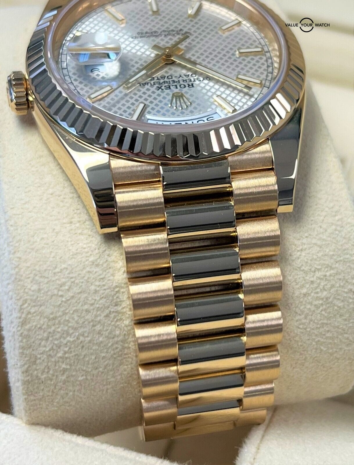 Rolex 228238 Day-Date 40mm Silver Motif Dial 18K Yellow Gold 2021/BOXES ...